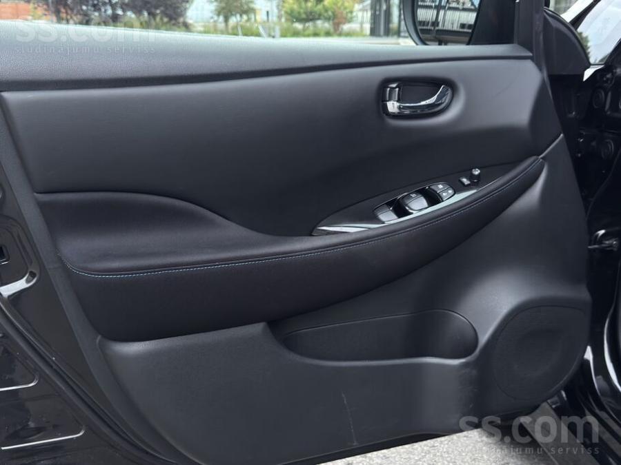 Melns Nissan Leaf 2021 Rīga, ar dzinēja tilpumu 0.00 L un nobraukumu 89 tūkst. km par 14990 €, foto 14 vietnē AUTOMOTO.COM.LV