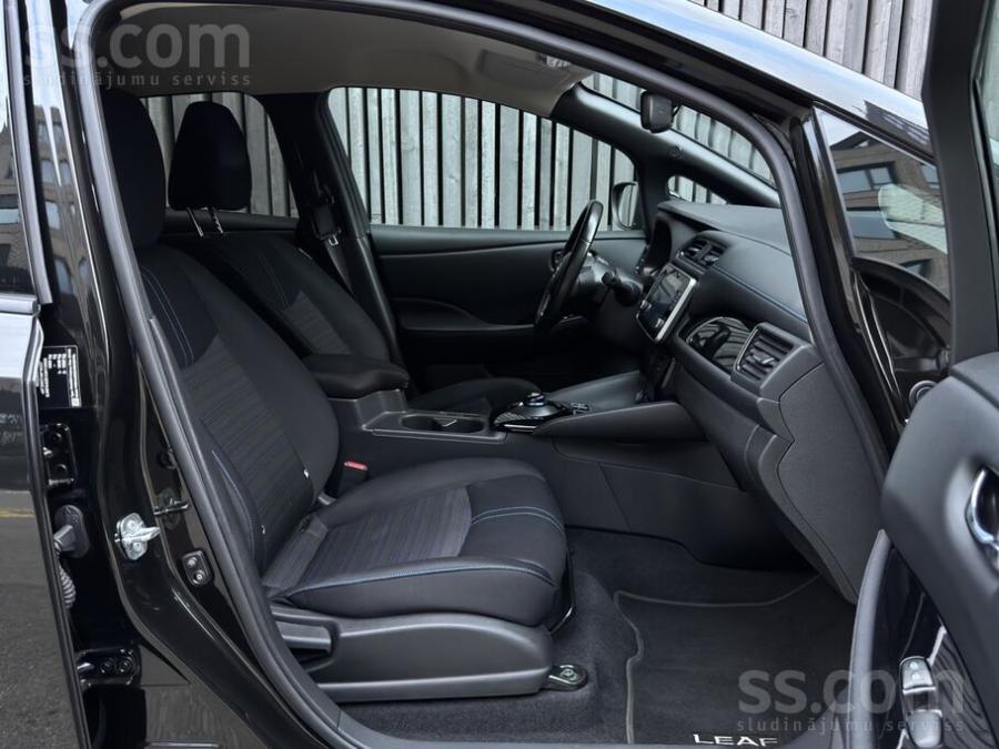 Melns Nissan Leaf 2021 Rīga, ar dzinēja tilpumu 0.00 L un nobraukumu 89 tūkst. km par 14990 €, foto 16 vietnē AUTOMOTO.COM.LV