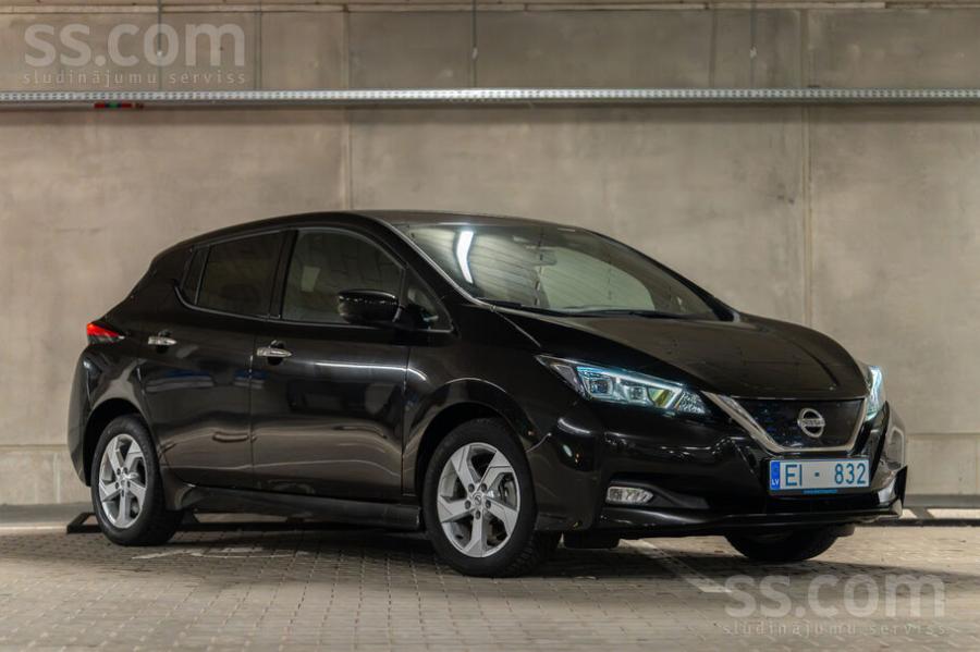 Black Nissan Leaf 2021 in Riga, with an engine capacity of 0.00 L and mileage of 19 thousand km for 17500 €, photo 3 on AUTOMOTO.COM.LV