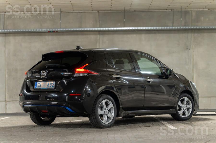 Black Nissan Leaf 2021 in Riga, with an engine capacity of 0.00 L and mileage of 19 thousand km for 17500 €, photo 5 on AUTOMOTO.COM.LV
