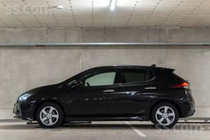 Black Nissan Leaf 2021 in Riga, with an engine capacity of 0.00 L and mileage of 19 thousand km for 17500 €, photo 6 on AUTOMOTO.COM.LV