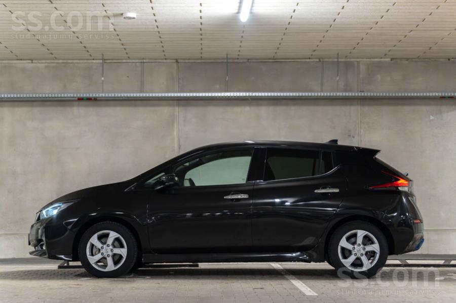 Black Nissan Leaf 2021 in Riga, with an engine capacity of 0.00 L and mileage of 19 thousand km for 17500 €, photo 6 on AUTOMOTO.COM.LV