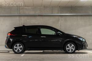 Black Nissan Leaf 2021 in Riga, with an engine capacity of 0.00 L and mileage of 19 thousand km for 17500 €, photo 7 on AUTOMOTO.COM.LV