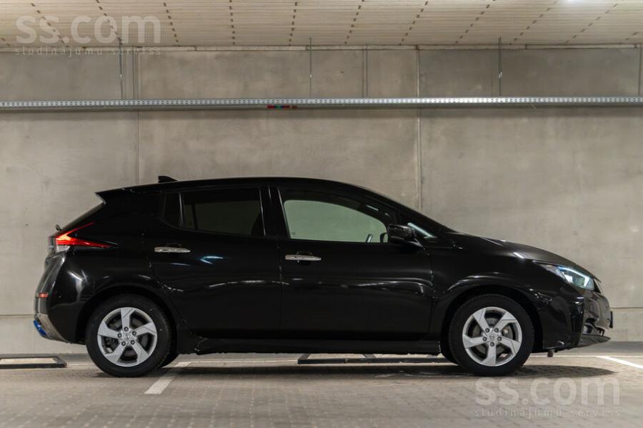 Black Nissan Leaf 2021 in Riga, with an engine capacity of 0.00 L and mileage of 19 thousand km for 17500 €, photo 7 on AUTOMOTO.COM.LV