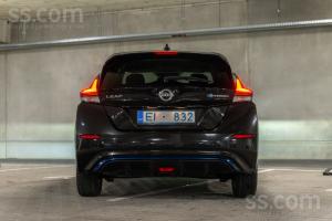 Black Nissan Leaf 2021 in Riga, with an engine capacity of 0.00 L and mileage of 19 thousand km for 17500 €, photo 9 on AUTOMOTO.COM.LV