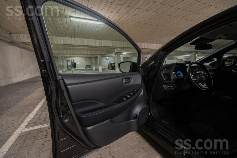 Black Nissan Leaf 2021 in Riga, with an engine capacity of 0.00 L and mileage of 19 thousand km for 17500 €, photo 15 on AUTOMOTO.COM.LV