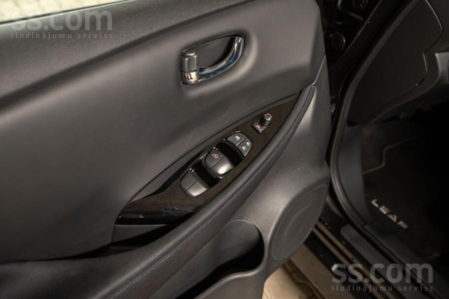 Black Nissan Leaf 2021 in Riga, with an engine capacity of 0.00 L and mileage of 19 thousand km for 17500 €, photo 16 on AUTOMOTO.COM.LV