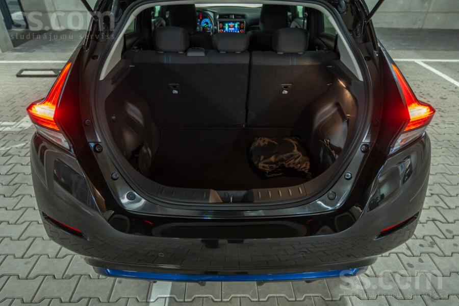 Black Nissan Leaf 2021 in Riga, with an engine capacity of 0.00 L and mileage of 19 thousand km for 17500 €, photo 36 on AUTOMOTO.COM.LV