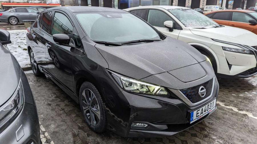 Melns Nissan Leaf 2022 Viļņa, ar dzinēja tilpumu 0.00 L un nobraukumu 62 tūkst. km par 11900 €, foto 1 vietnē AUTOMOTO.COM.LV