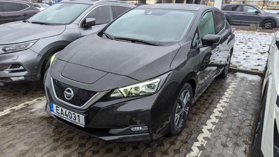 Melns Nissan Leaf 2022 Viļņa, ar dzinēja tilpumu 0.00 L un nobraukumu 62 tūkst. km par 11900 €, foto 2 vietnē AUTOMOTO.COM.LV