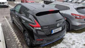 Melns Nissan Leaf 2022 Viļņa, ar dzinēja tilpumu 0.00 L un nobraukumu 62 tūkst. km par 11900 €, foto 3 vietnē AUTOMOTO.COM.LV