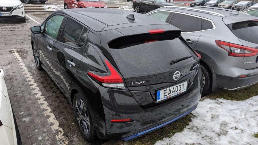 Melns Nissan Leaf 2022 Viļņa, ar dzinēja tilpumu 0.00 L un nobraukumu 62 tūkst. km par 11900 €, foto 3 vietnē AUTOMOTO.COM.LV
