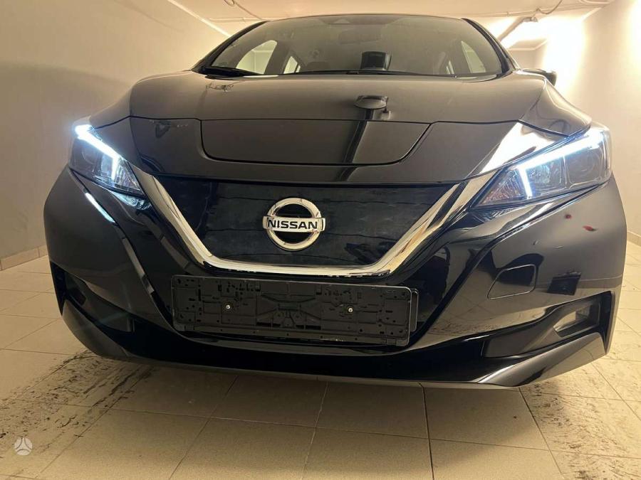 Black Nissan Leaf 2022 in Kaunas, with an engine capacity of 0.00 L and mileage of 60 thousand km for 12750 €, photo 1 on AUTOMOTO.COM.LV