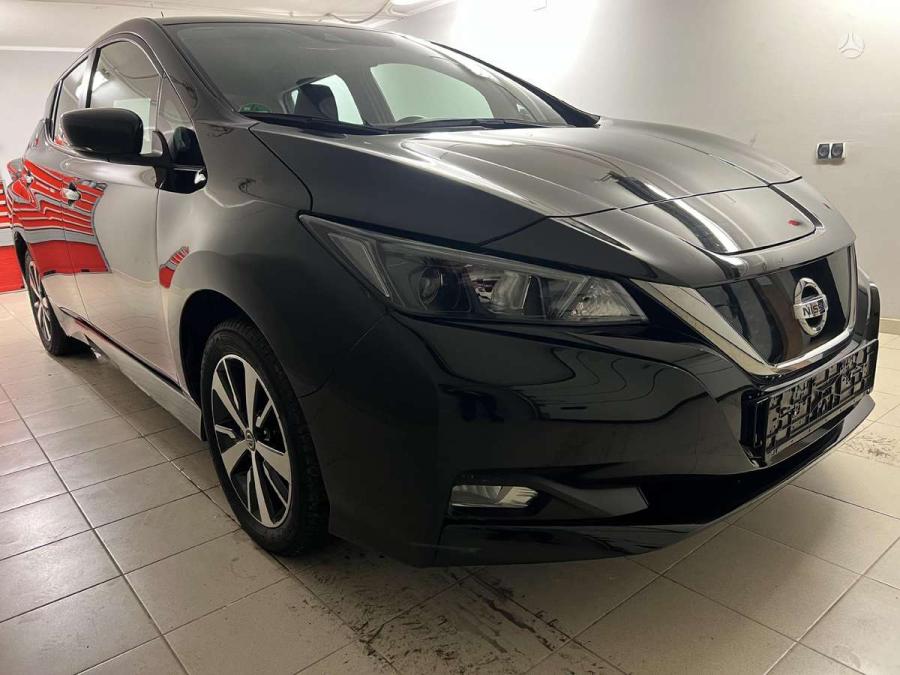 Black Nissan Leaf 2022 in Kaunas, with an engine capacity of 0.00 L and mileage of 60 thousand km for 12750 €, photo 3 on AUTOMOTO.COM.LV