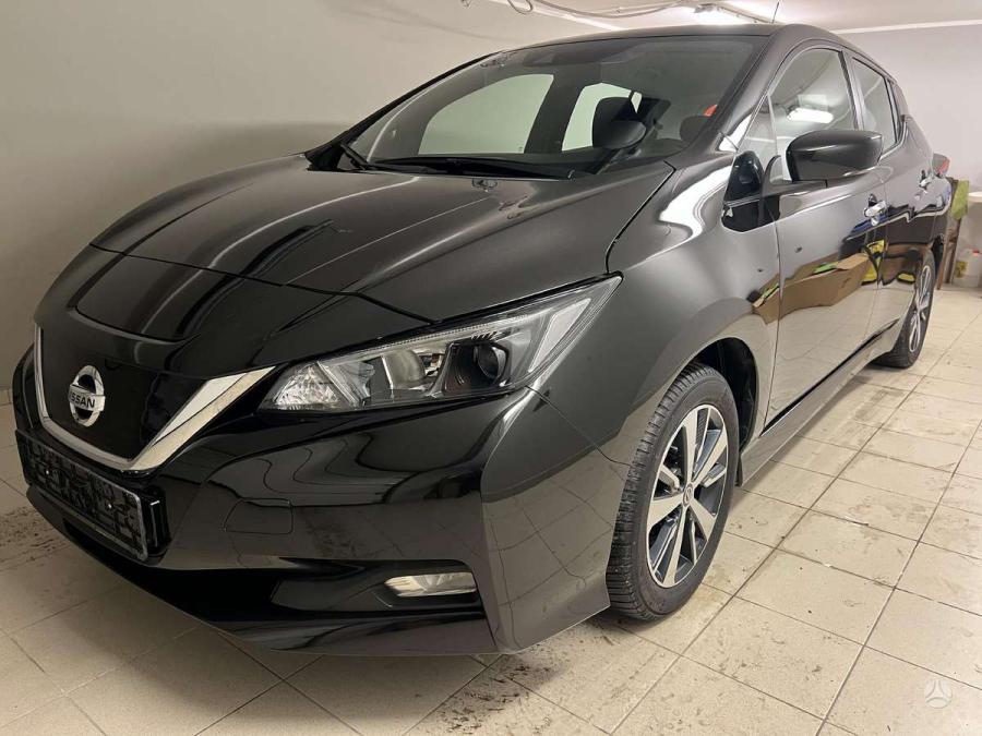 Black Nissan Leaf 2022 in Kaunas, with an engine capacity of 0.00 L and mileage of 60 thousand km for 12750 €, photo 4 on AUTOMOTO.COM.LV