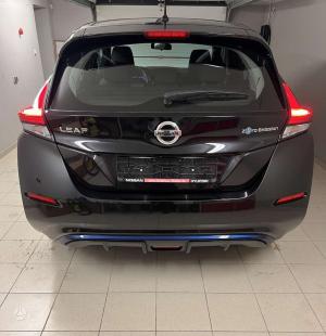Black Nissan Leaf 2022 in Kaunas, with an engine capacity of 0.00 L and mileage of 60 thousand km for 12750 €, photo 6 on AUTOMOTO.COM.LV