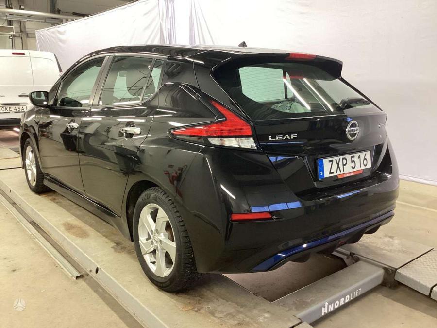 Melns Nissan Leaf 2022 Viļņa, ar dzinēja tilpumu 0.00 L un nobraukumu 63 tūkst. km par 15490 €, foto 3 vietnē AUTOMOTO.COM.LV
