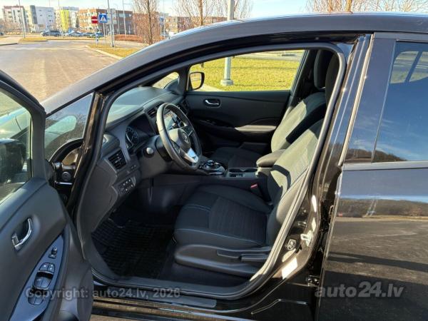 Melns Nissan Leaf 2022 Tallina, ar dzinēja tilpumu 0.00 L un nobraukumu 27 tūkst. km par 17990 €, foto 8 vietnē AUTOMOTO.COM.LV