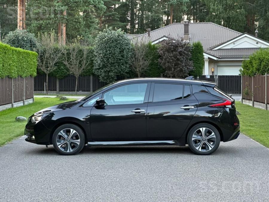 Black Nissan Leaf 2022 in Riga, with an engine capacity of 0.00 L and mileage of 73 thousand km for 16450 €, photo 7 on AUTOMOTO.COM.LV