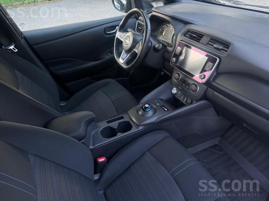 Melns Nissan Leaf 2022 Rīga, ar dzinēja tilpumu 0.00 L un nobraukumu 55 tūkst. km par 16550 €, foto 24 vietnē AUTOMOTO.COM.LV