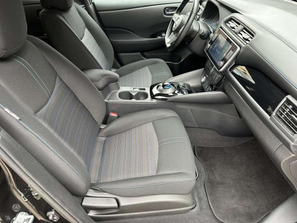 Black Nissan Leaf 2022 in Vilnius, with an engine capacity of 0.00 L and mileage of 62 thousand km for 16750 €, photo 5 on AUTOMOTO.COM.LV