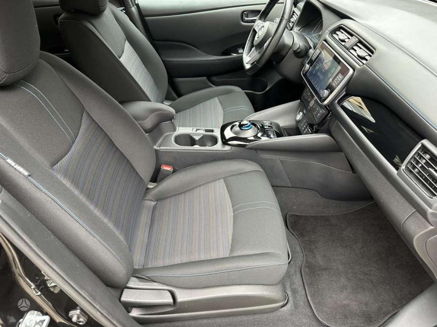 Melns Nissan Leaf 2022 Viļņa, ar dzinēja tilpumu 0.00 L un nobraukumu 62 tūkst. km par 16750 €, foto 5 vietnē AUTOMOTO.COM.LV