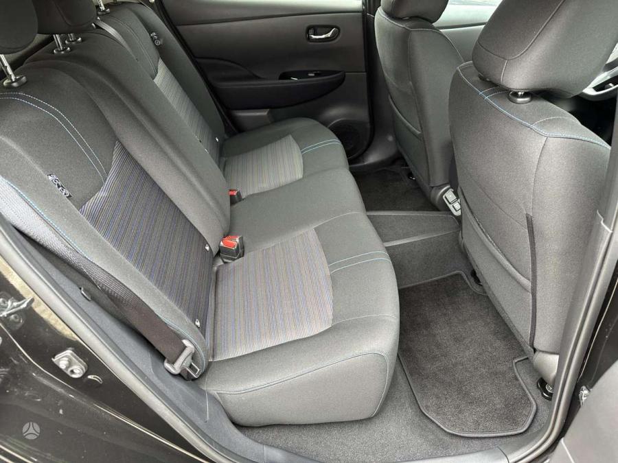 Melns Nissan Leaf 2022 Viļņa, ar dzinēja tilpumu 0.00 L un nobraukumu 62 tūkst. km par 16750 €, foto 6 vietnē AUTOMOTO.COM.LV