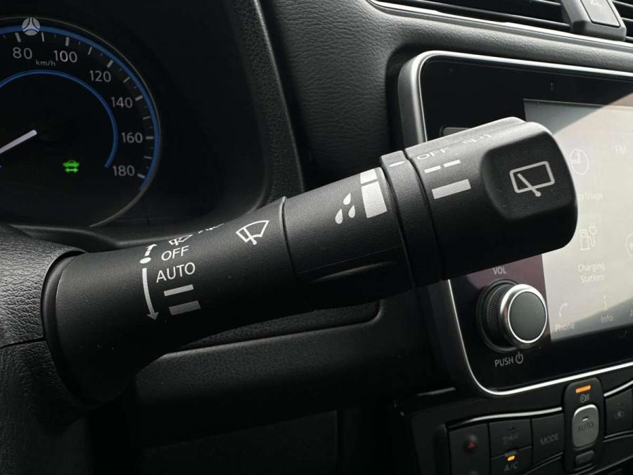 Melns Nissan Leaf 2022 Viļņa, ar dzinēja tilpumu 0.00 L un nobraukumu 62 tūkst. km par 16750 €, foto 13 vietnē AUTOMOTO.COM.LV