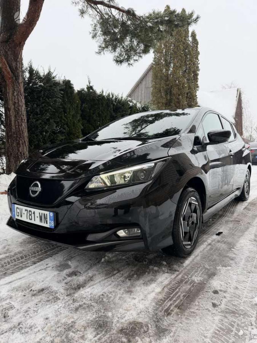 Black Nissan Leaf 2024 in Kaunas, with an engine capacity of 0.00 L and mileage of 32 thousand km for 10600 €, photo 1 on AUTOMOTO.COM.LV