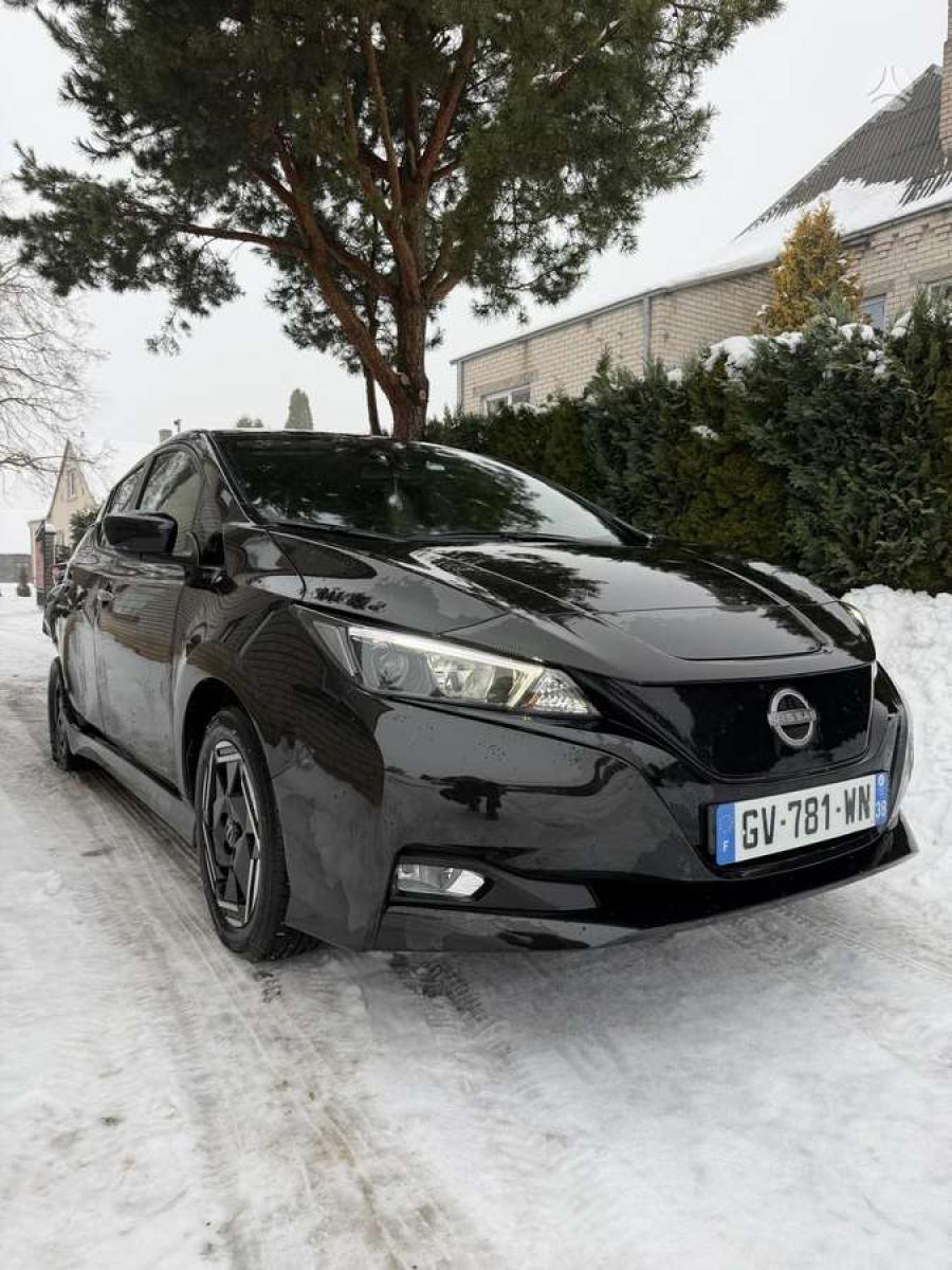Black Nissan Leaf 2024 in Kaunas, with an engine capacity of 0.00 L and mileage of 31 thousand km for 9700 €, photo 3 on AUTOMOTO.COM.LV