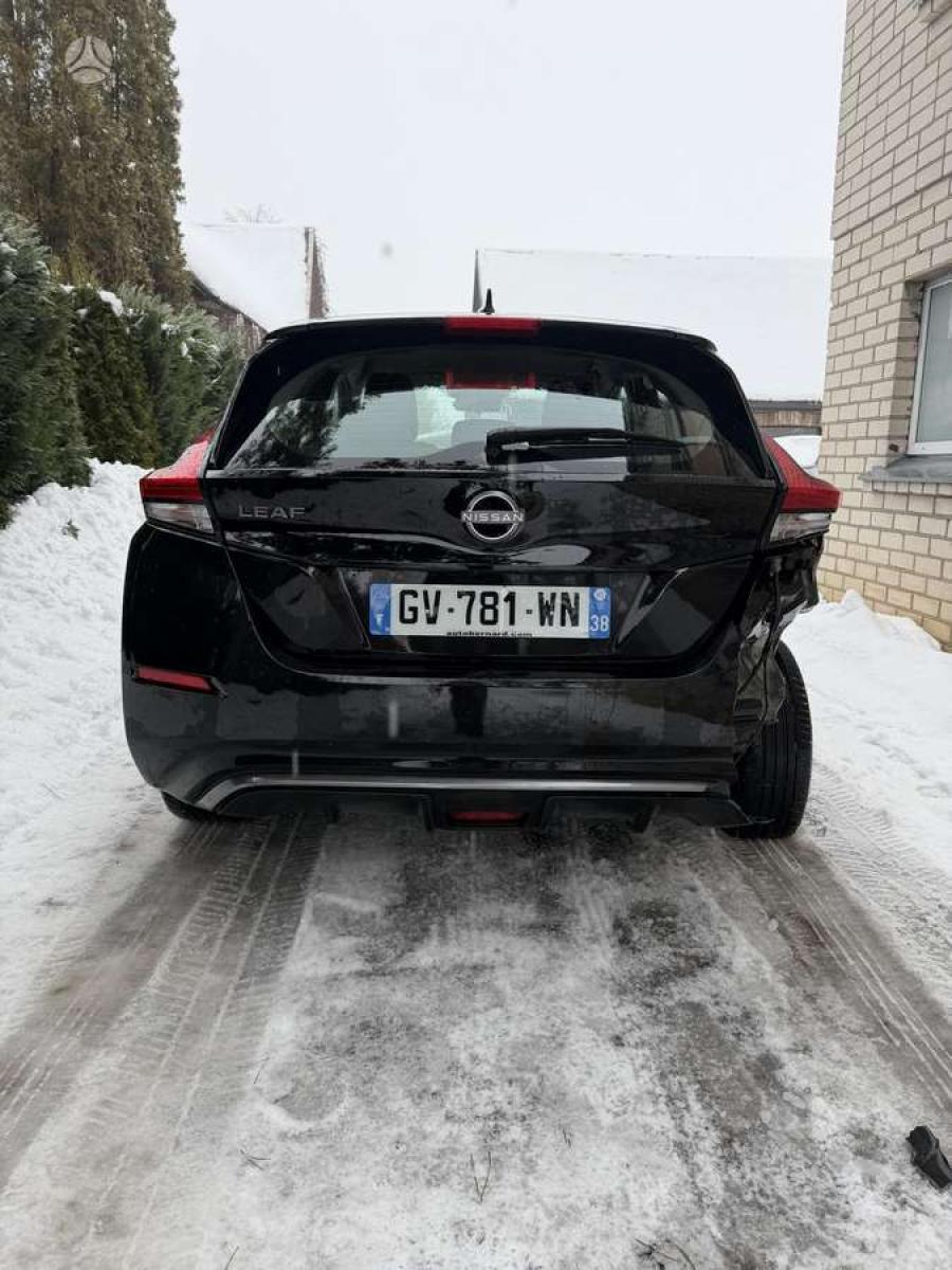 Black Nissan Leaf 2024 in Kaunas, with an engine capacity of 0.00 L and mileage of 31 thousand km for 9700 €, photo 4 on AUTOMOTO.COM.LV