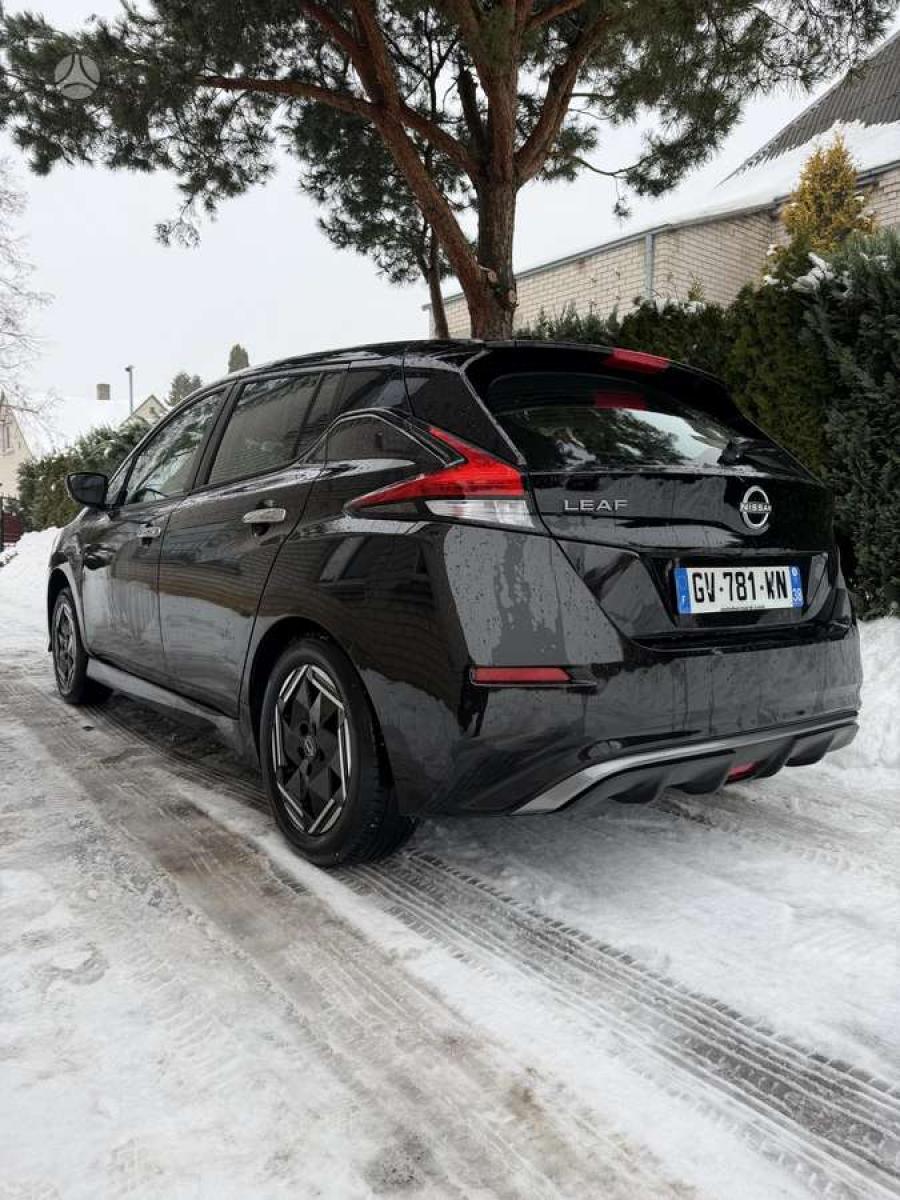 Black Nissan Leaf 2024 in Kaunas, with an engine capacity of 0.00 L and mileage of 31 thousand km for 9700 €, photo 6 on AUTOMOTO.COM.LV