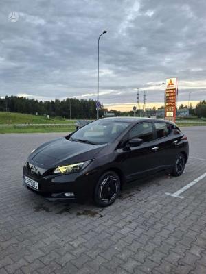 Melns Nissan Leaf 2024 Alīta, ar dzinēja tilpumu 0.00 L un nobraukumu 33 tūkst. km par 15500 €, foto  vietnē AUTOMOTO.COM.LV