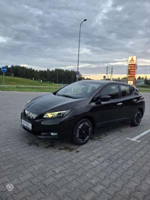 Black Nissan Leaf 2024 in Alytus, with an engine capacity of 0.00 L and mileage of 33 thousand km for 15500 €, photo 3 on AUTOMOTO.COM.LV