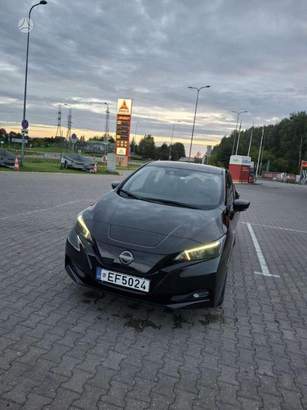 Black Nissan Leaf 2024 in Alytus, with an engine capacity of 0.00 L and mileage of 33 thousand km for 15500 €, photo 4 on AUTOMOTO.COM.LV