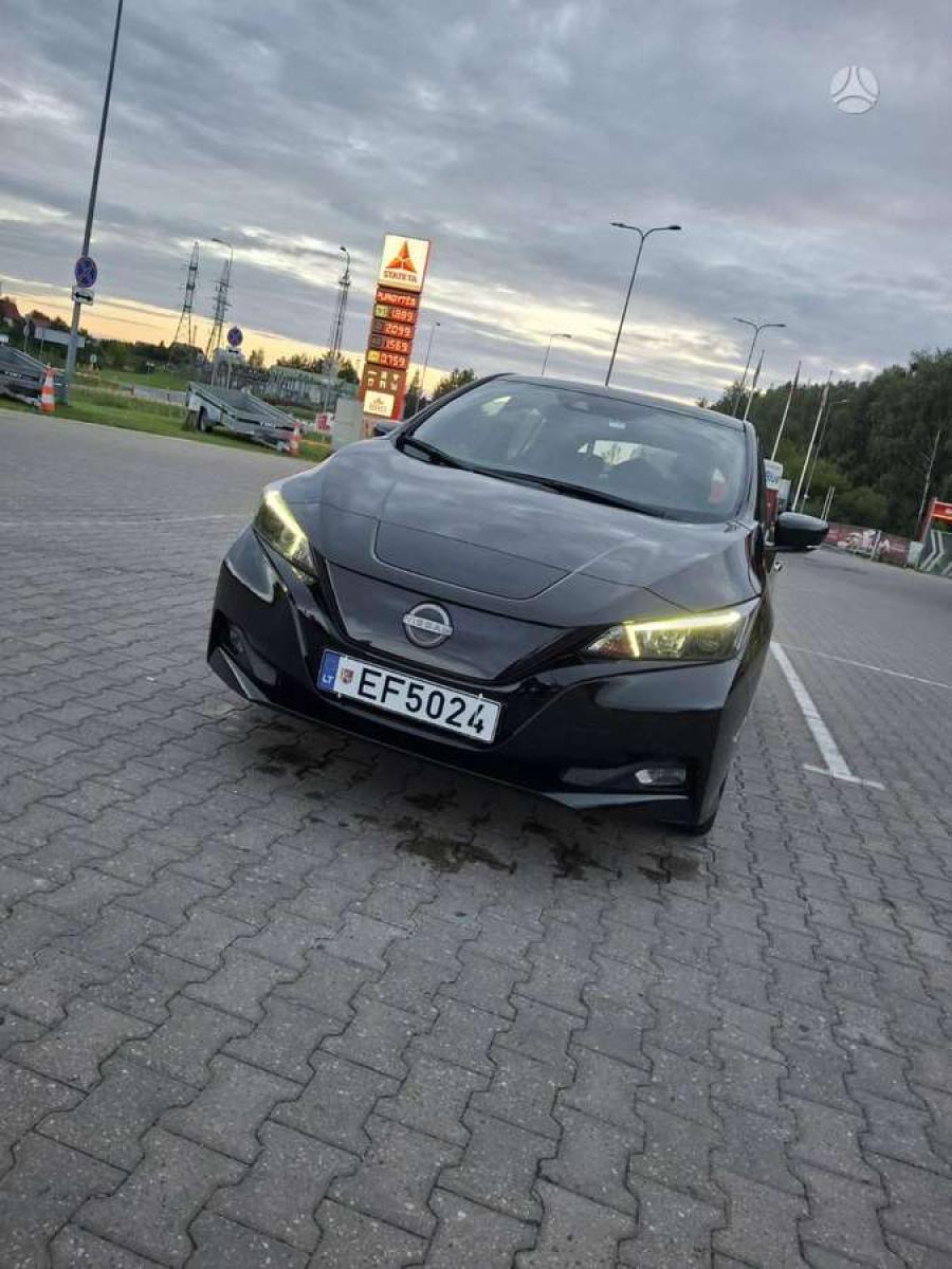 Black Nissan Leaf 2024 in Alytus, with an engine capacity of 0.00 L and mileage of 33 thousand km for 15500 €, photo 5 on AUTOMOTO.COM.LV