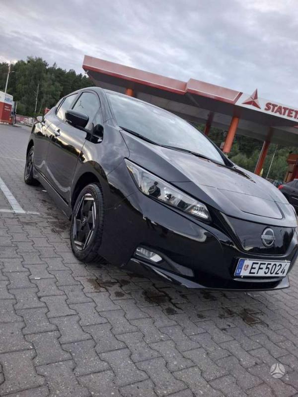 Black Nissan Leaf 2024 in Alytus, with an engine capacity of 0.00 L and mileage of 33 thousand km for 15500 €, photo 8 on AUTOMOTO.COM.LV
