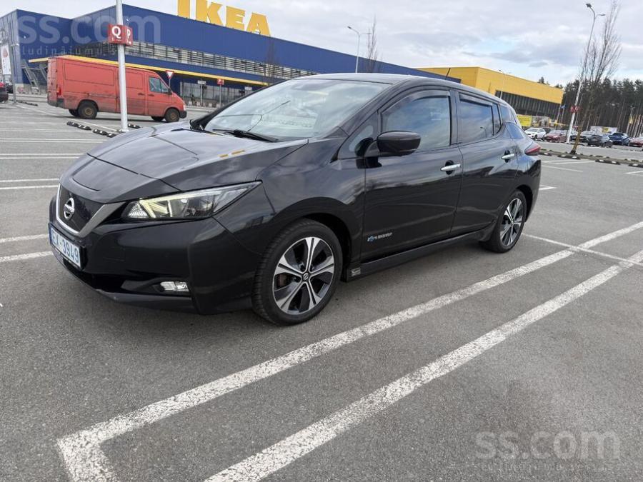 Black Nissan Leaf 2018 in Riga, with an engine capacity of 0.00 L and mileage of 160 thousand km for 10000 €, photo 3 on AUTOMOTO.COM.LV