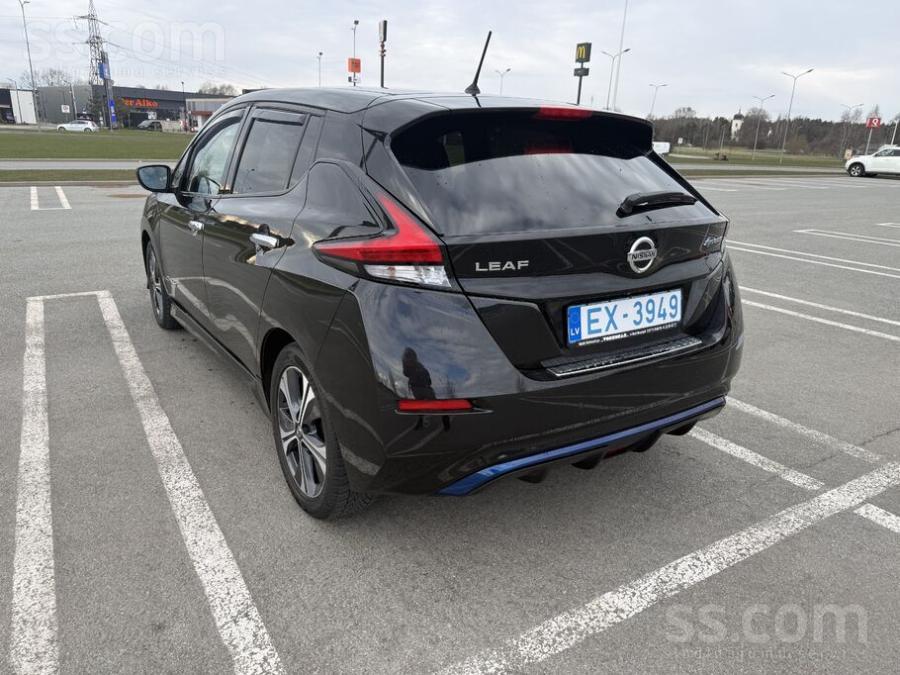 Black Nissan Leaf 2018 in Riga, with an engine capacity of 0.00 L and mileage of 160 thousand km for 10000 €, photo 5 on AUTOMOTO.COM.LV