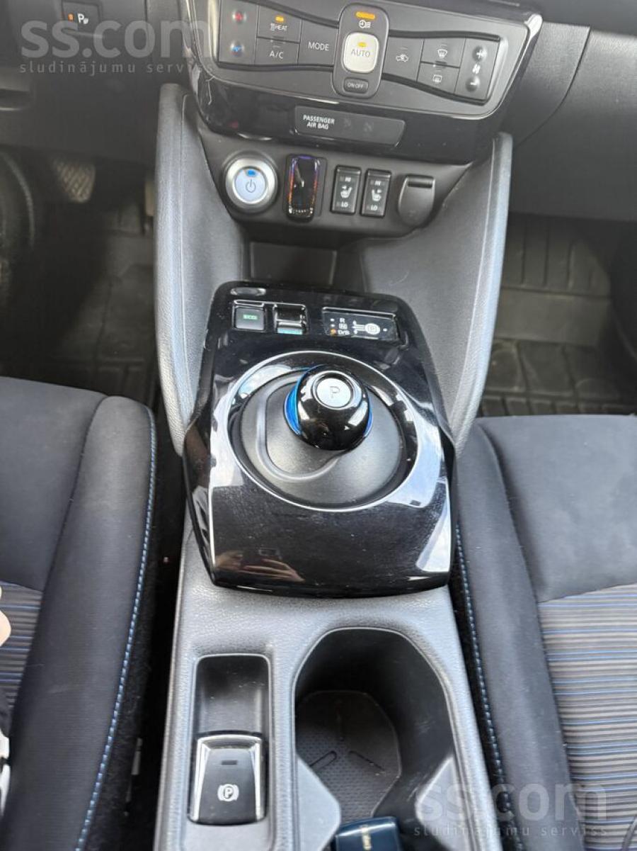 Black Nissan Leaf 2018 in Riga, with an engine capacity of 0.00 L and mileage of 160 thousand km for 10000 €, photo 13 on AUTOMOTO.COM.LV
