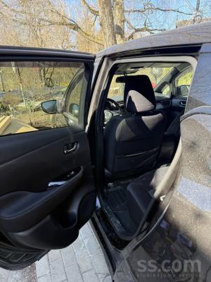 Black Nissan Leaf 2018 in Riga, with an engine capacity of 0.00 L and mileage of 160 thousand km for 10000 €, photo 15 on AUTOMOTO.COM.LV
