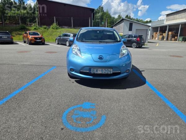 Zils Nissan Leaf 2012 Valmiera, ar dzinēja tilpumu 0.00 L un nobraukumu 162 tūkst. km par 3500 €, foto 1 vietnē AUTOMOTO.COM.LV