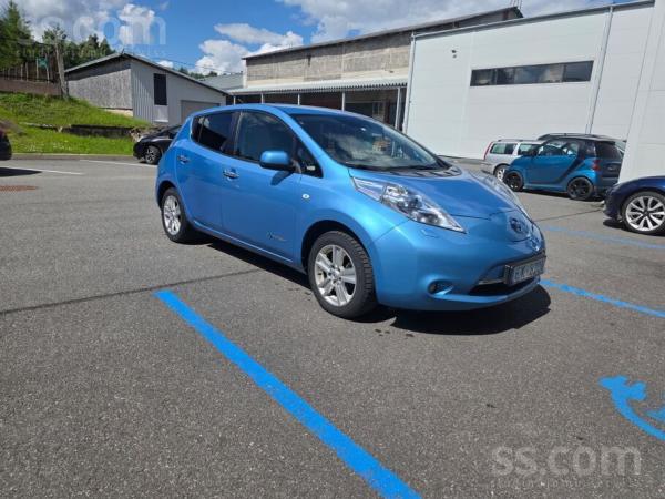 Zils Nissan Leaf 2012 Valmiera, ar dzinēja tilpumu 0.00 L un nobraukumu 162 tūkst. km par 3500 €, foto 2 vietnē AUTOMOTO.COM.LV
