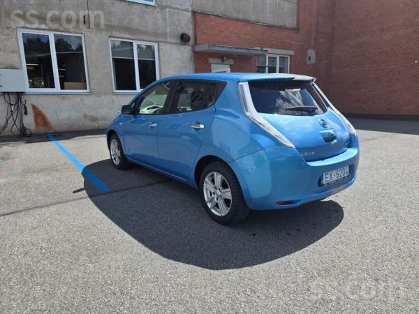 Zils Nissan Leaf 2012 Valmiera, ar dzinēja tilpumu 0.00 L un nobraukumu 162 tūkst. km par 3500 €, foto 4 vietnē AUTOMOTO.COM.LV