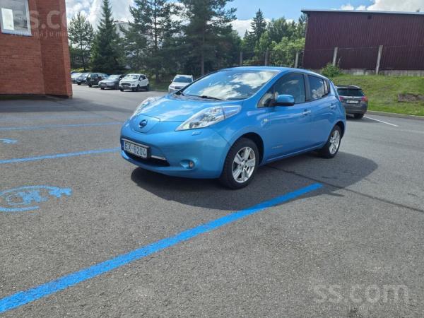 Zils Nissan Leaf 2012 Valmiera, ar dzinēja tilpumu 0.00 L un nobraukumu 162 tūkst. km par 3500 €, foto 5 vietnē AUTOMOTO.COM.LV