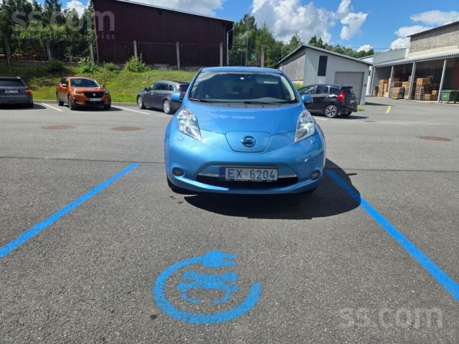 Zils Nissan Leaf 2012 Valmiera, ar dzinēja tilpumu 0.00 L un nobraukumu 162 tūkst. km par 3300 €, foto 1 vietnē AUTOMOTO.COM.LV