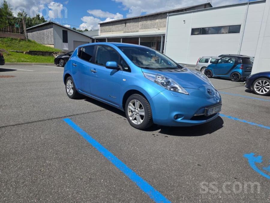 Zils Nissan Leaf 2012 Valmiera, ar dzinēja tilpumu 0.00 L un nobraukumu 162 tūkst. km par 3300 €, foto 3 vietnē AUTOMOTO.COM.LV