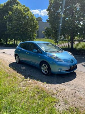 Zils Nissan Leaf 2012 Telšiai, ar dzinēja tilpumu 0.00 L un nobraukumu 161 tūkst. km par 2900 €, foto  vietnē AUTOMOTO.COM.LV