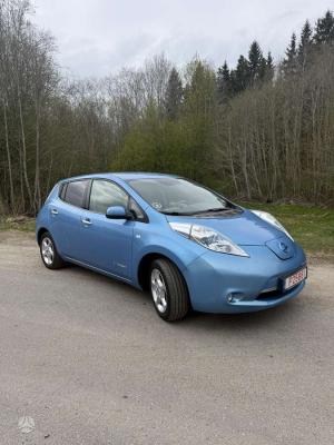 Zils Nissan Leaf 2012 Telšiai, ar dzinēja tilpumu 0.00 L un nobraukumu 161 tūkst. km par 2700 €, foto  vietnē AUTOMOTO.COM.LV