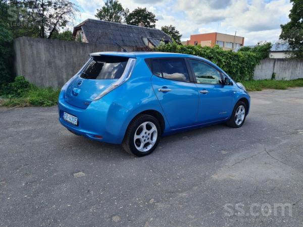Zils Nissan Leaf 2013 Ogre, ar dzinēja tilpumu 0.00 L un nobraukumu 0 tūkst. km par 3330 €, foto 5 vietnē AUTOMOTO.COM.LV